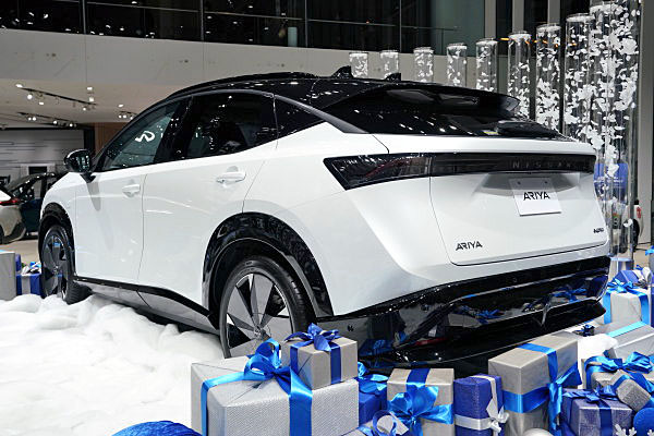 日産 アリア B9 e-4ORCE プレミア ホワイト / ブラック 特別展示 Nissan Ariya B9 Premier : White / Black "Special Display ...