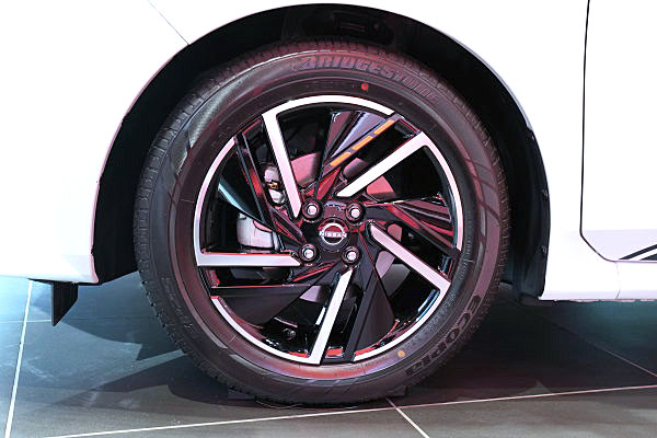 日産 ノート ビームスエディション ホワイト Nissan Note BEAMS EDITION : White | Car and Moto ...
