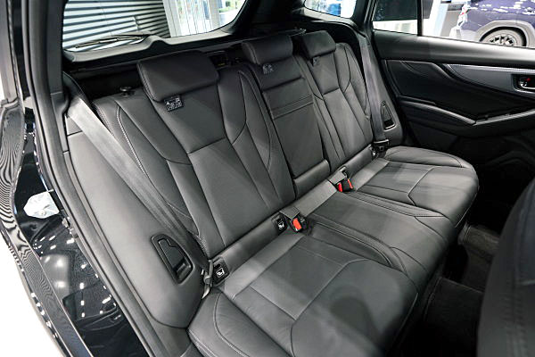 スバル レヴォーグ レイバック ブラックセレクション ブラック Subaru Levorg Layback "Black Selection" : Black | Car and Moto ...