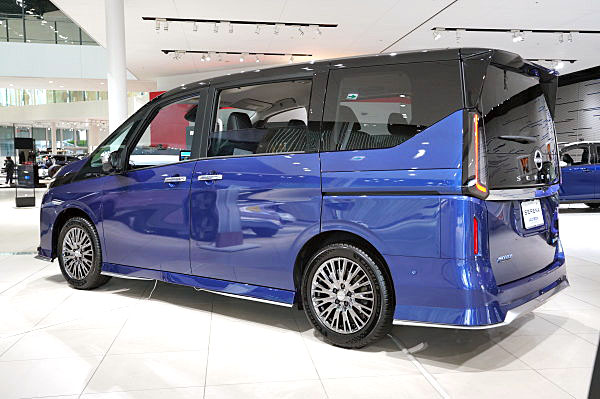 日産 セレナ イーパワー オーテック スポーツスペック ブルー / ブラック Nissan Serena e-POWER AUTECH Sports Spec : Blue / Black ...