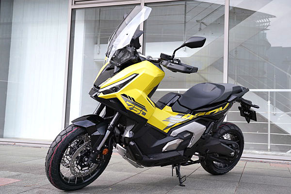 ホンダ X-ADV イエロー Honda X-ADV : Yellow | Car and Moto in Japan