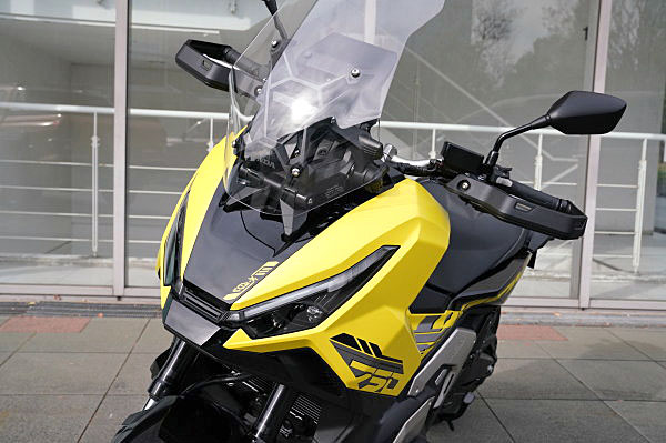 ホンダ X-ADV イエロー Honda X-ADV : Yellow | Car and Moto in Japan