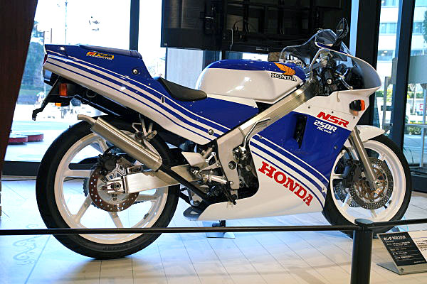 ホンダ NSR250R 1988 MC18 Honda NSR250R 1988 MC18 | Car and Moto in Japan