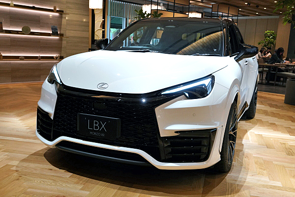 レクサス LBX モリゾウ RR ホワイト / ブラック (2) Lexus LBX MORIZO RR : White / Black (2 ...