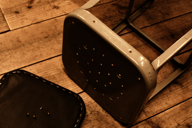 LYON METAL STOOL 1 リヨン社メタルスツール 1 | revista