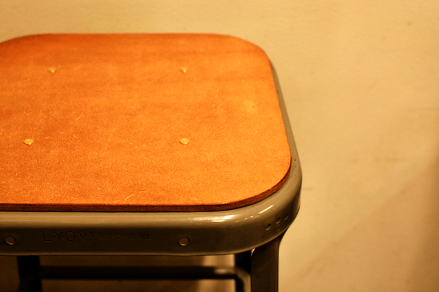 LYON METAL STOOL 2 リヨン社メタルスツール 2 | revista