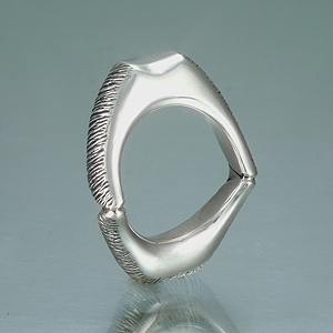 Grotesque Vacuum Lip リング | Love Jewelry「Lips ＆ Tips