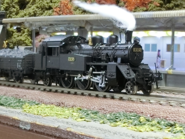 夏休み誰でもできる簡単小型レイアウトC12蒸気機関車と貨物列車 | 湘南急行鉄道物語