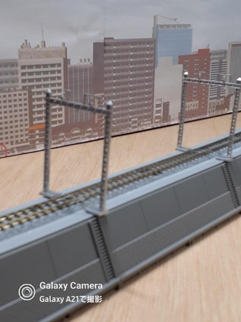 KATO C12と貨物列車がTOMIX Nゲージ 雪渓の築堤大カーブ S字レール上を走る。 | 湘南急行鉄道物語