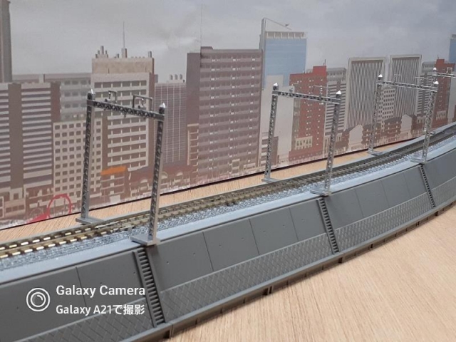 KATO C12と貨物列車がTOMIX Nゲージ 雪渓の築堤大カーブ S字レール上を走る。 | 湘南急行鉄道物語