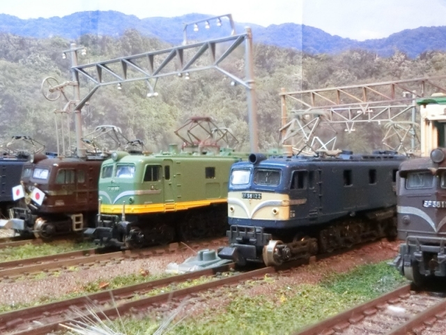 あれれ？電気機関車の王者EF58集合の実際色は | 湘南急行鉄道物語