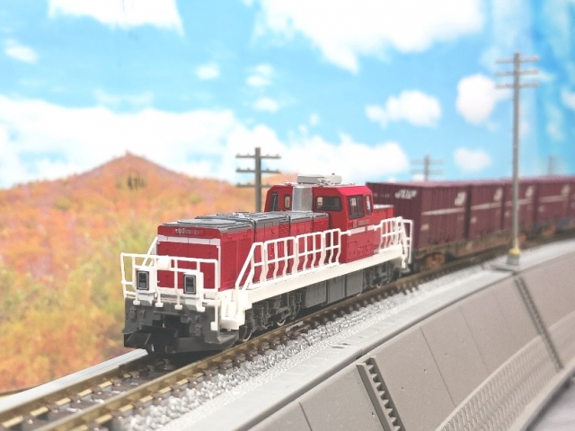 こんなんで撮ったりしてます。CASIO デジタルカメラ EXILIM EX-ZR1800とTOMIX Nゲージ JR DD200形 0形ディーゼル機関車 | 湘南急行鉄道物語
