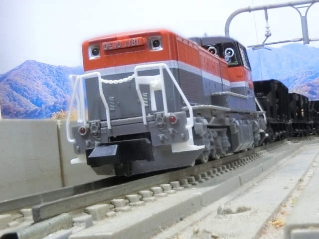 JR DE10-1000形ディーゼル機関車(暖地型・JR貨物新更新車)とJR貨車 ホキ800形 | 湘南急行鉄道物語