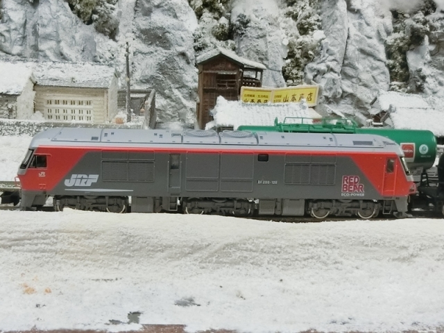 まだまだ序の口の豪雪にJR DF200-100形ディーゼル機関車とコキ107形貨車 | 湘南急行鉄道物語