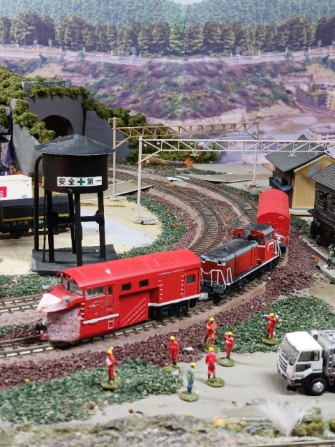 トラクションタイヤが外れた DD16 / DD16 304 ラッセル式除雪車不調につき代外車DD51と京葉臨海鉄道 KD55形 103形ディーゼル機関車か | 湘南急行鉄道物語