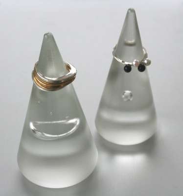 Snow,Pearls and Glass | N E W S