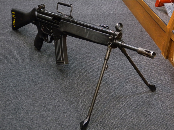 スーツにも似合うHK | Chicago Blog