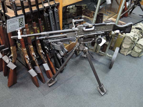 3次元に動きます。 L37A1の三脚 | Chicago Blog