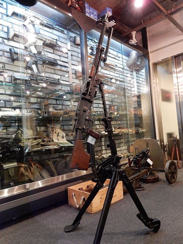 対空戦闘用意～！三脚付きKGK 汎用機関銃 | Chicago Blog