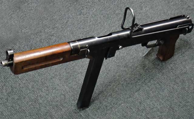 ちょっと不思議なフォルムのサブマシンガン | Chicago Blog