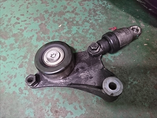 トヨタアイシスのファンベルトの音鳴り修理 | 車検 奈良市 法華寺モータース