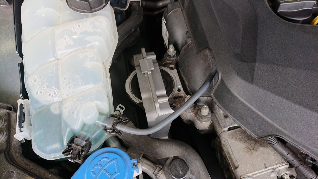 ボルボ V40 エンジンマウント交換 ディスクパッド交換 車検 整備 点検 輸入車 故障 修理 熊本車検 メンテナンス 12カ月点検 パーツ ...