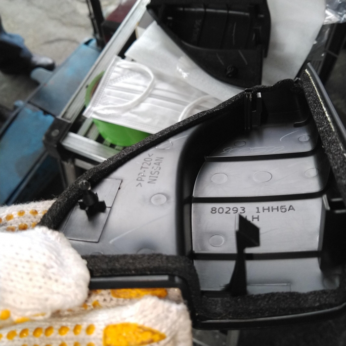 ビュート ドアミラー裏のカバー | クルマとの気楽なお付き合い