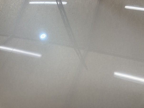 トヨタ プロボックスの磨き その1｜創業35年日本初の洗車専門店です。お客様の愛車を新車の輝きへと復元する唯一無二の技術で躍進