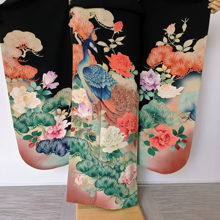 松と薔薇に孔雀の黒振袖＆綴れ地に牡丹と孔雀刺繍両面丸帯 はきもの・きもの 弥生 ブログ