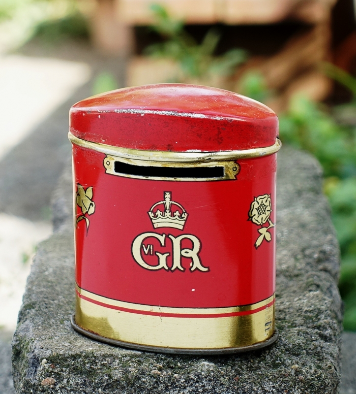 1937 OXO KG Ⅵ & QE Coronation Souvenir Money Box Containing 6 OXO Cubes ...