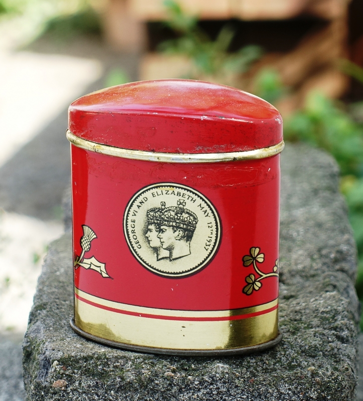 1937 OXO KG Ⅵ & QE Coronation Souvenir Money Box Containing 6 OXO Cubes ...