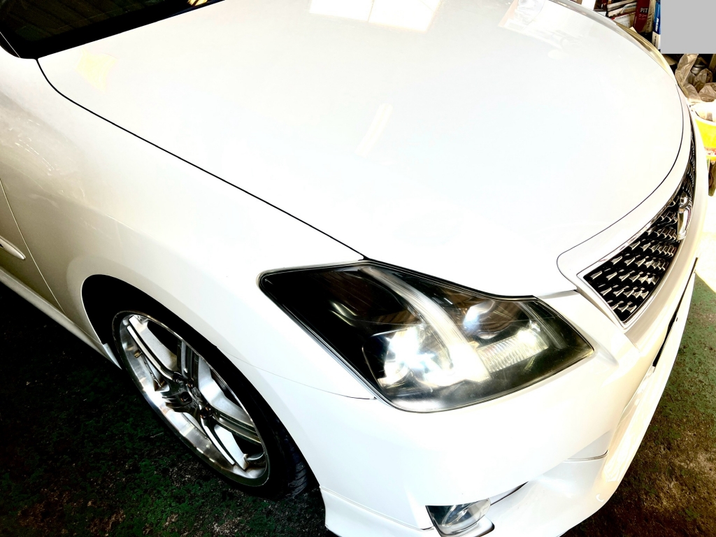 トヨタ クラウンアスリート(200系)に、LEDヘッドライトとLEDスカッフプレートの持込み取付けを致しました。 | KAK MOTORS ...