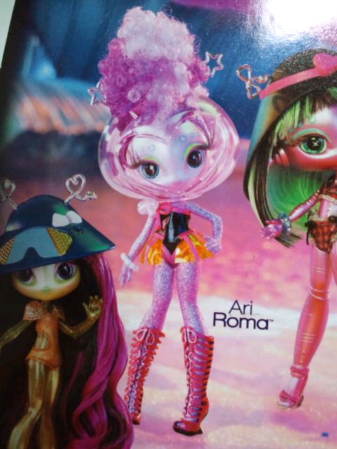 新型ヘルメットでリアル宇宙海岸遊泳…!?。 NOVI Stars Orbit Beach Ari Roma | kit☆man's dolls ...