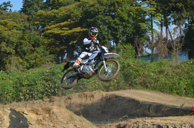 トレールバイクのリアショック、”あなた”に合っていますか？[TEC Performance shock] | TECHNIXのここがツボ！