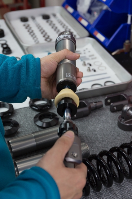 トレールバイクのリアショック、”あなた”に合っていますか？[TEC Performance shock] | TECHNIXのここがツボ！