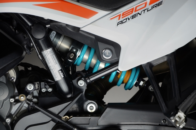 KTM790Adventureを"足付きをあまり変えず"に もっと"走らせる"！！[LONG Stroke Ver]フロント40mmロング ...