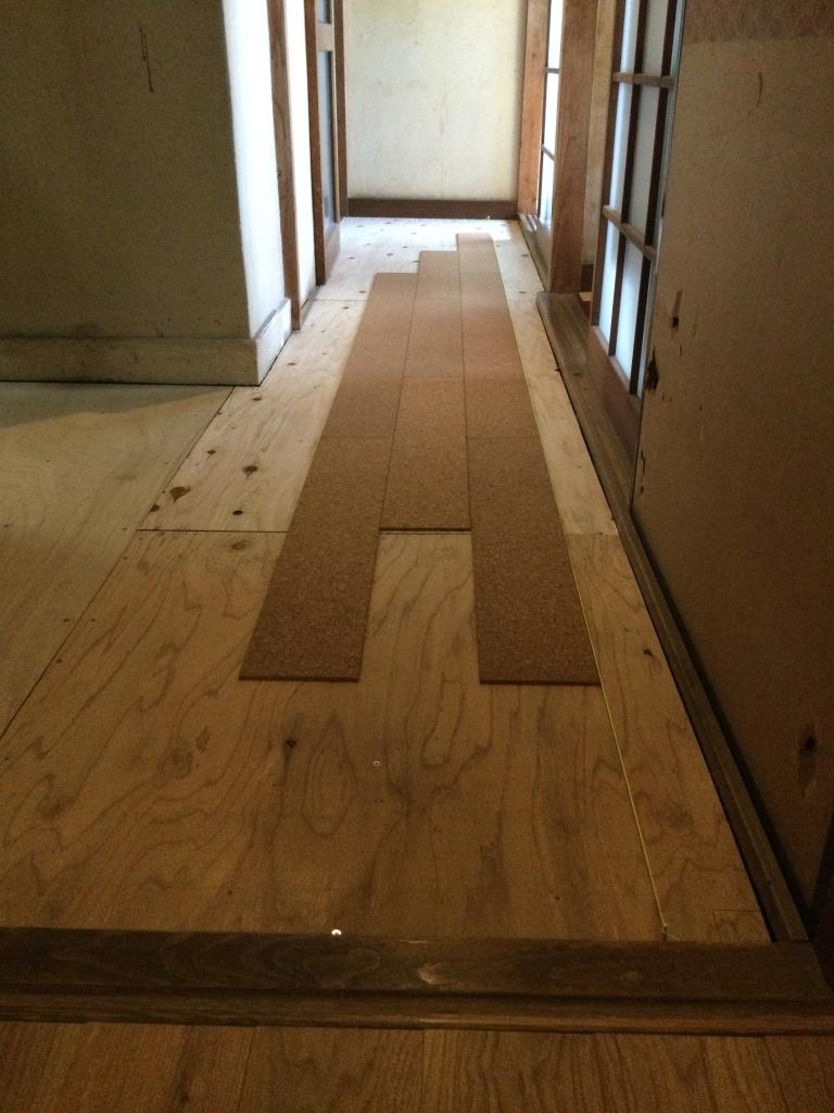 我が家の改修日記⑩（廊下コルクフローリング貼り） | 飯田 勇介 オフィシャルブログ