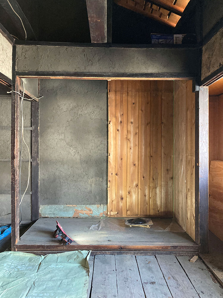 rénovation de Taro-house_19 : refaire le mur et le sol | toit incertain